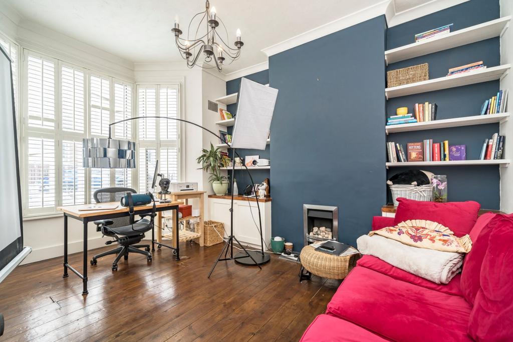 Floyd Road, London, SE7 2 bed apartment for sale - £425,000