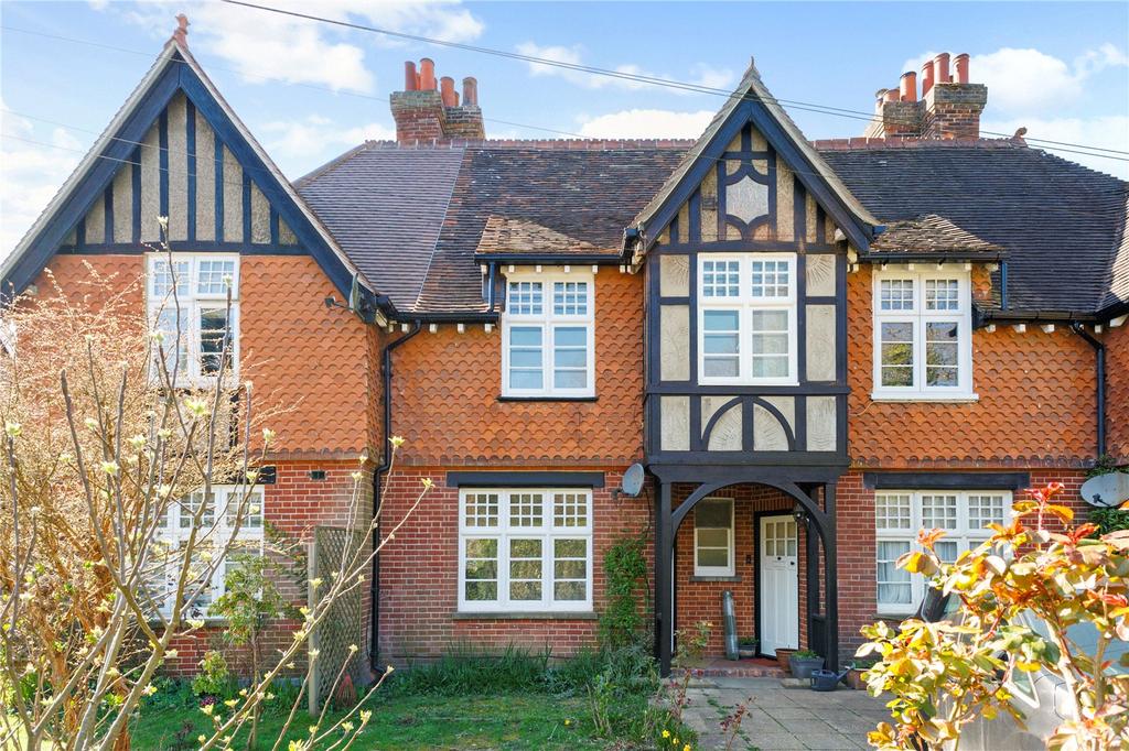 London Road, Handcross, Haywards... 2 bed terraced house - £1,350 pcm ...