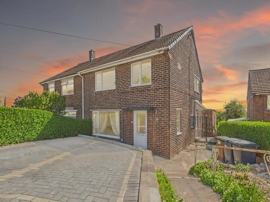 Phoenix Avenue, Gedling, Nottingham 3 bed semi-detached house - £200,000
