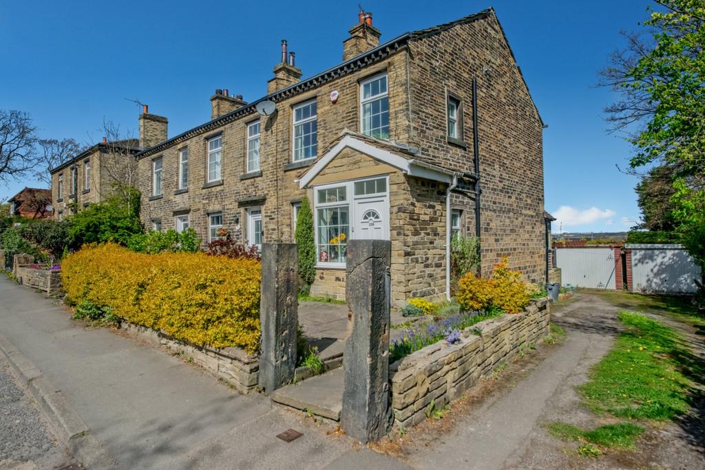 Whitcliffe Road, Cleckheaton... 2 bed terraced house - £190,000