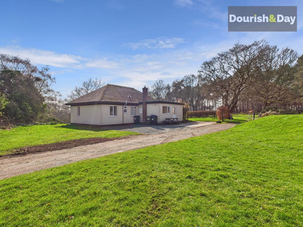 Off Sandy Lane, Market Drayton TF9 3 bed detached bungalow - £900 pcm ...