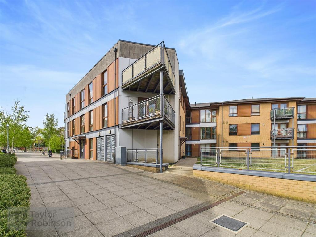 Three Bridges, Crawley 2 bed apartment for sale - £260,000