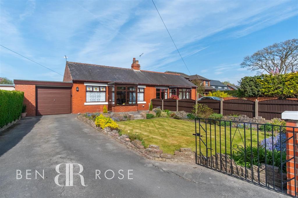 Croston Road, Farington Moss, Leyland 3 bed semi-detached bungalow - £ ...