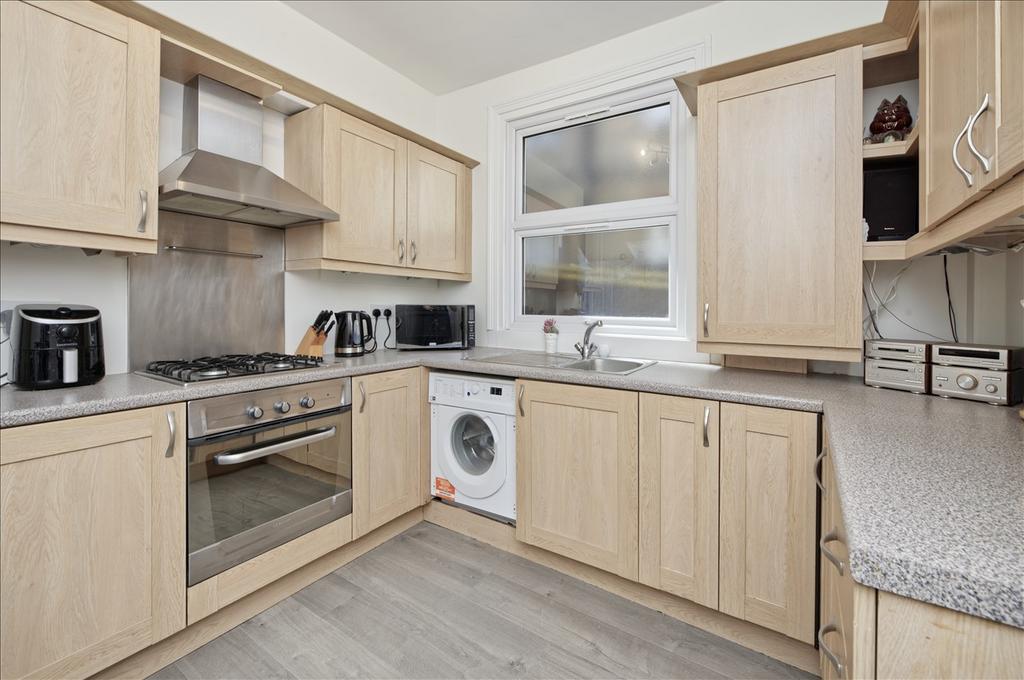 Acton W3 W3 2 bed flat - £485,000
