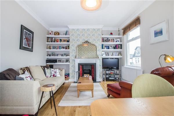 Haydons Road, Wimbledon, SW19 2 bed apartment to rent - £2,000 pcm (£ ...
