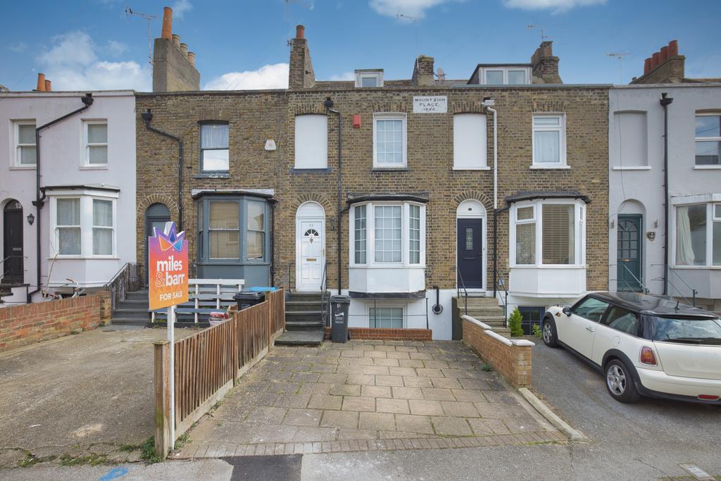Camden Road, Ramsgate, CT11 2 bed terraced house for sale - £210,000