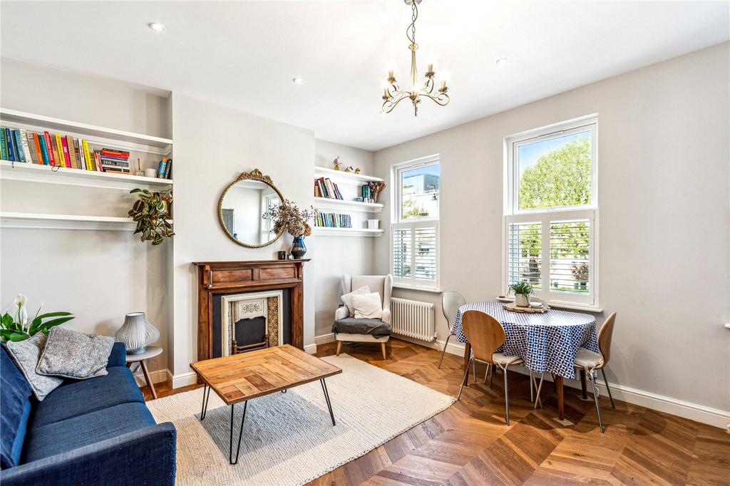 St. John's Hill, London, SW11 2 bed apartment for sale - £545,000