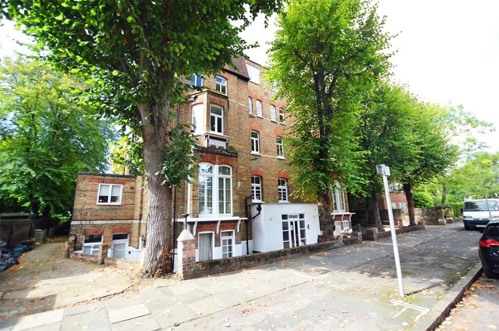 Ravensbourne House, East Twickenham 2 bed penthouse for sale - £535,000