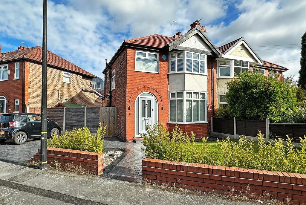 Upton Drive, Timperley 3 bed semi-detached house for sale - £450,000