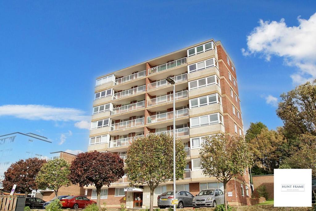 Upperton Road, Eastbourne BN21 2 bed flat for sale - £210,000