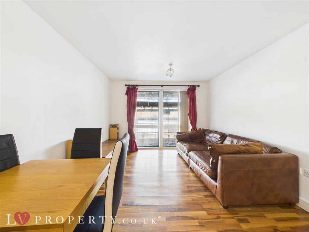 15 Hemisphere Apartments, Birmingham 2 bed apartment - £1,200 pcm (£277 pw)