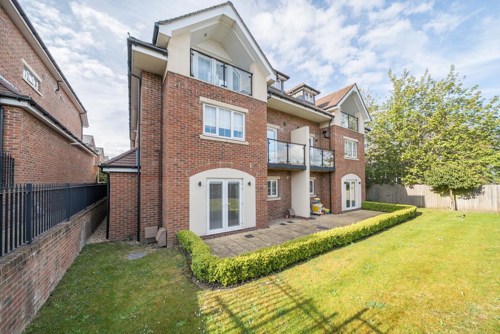Carroll Place, Guildford, GU2 2 bed flat for sale - £500,000