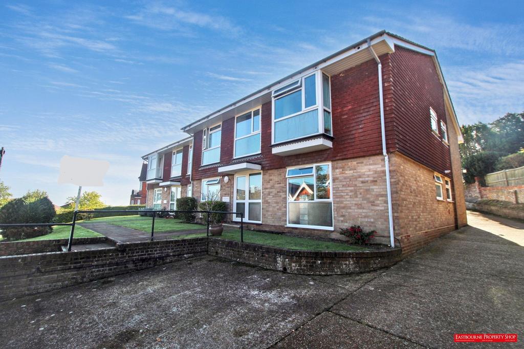 Carew Road, Eastbourne BN21 1 bed semi-detached bungalow - £950 pcm (£ ...