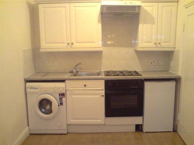 91A Hammersmith Road, London, W14 2 bed terraced house - £1,752 pcm (£ ...