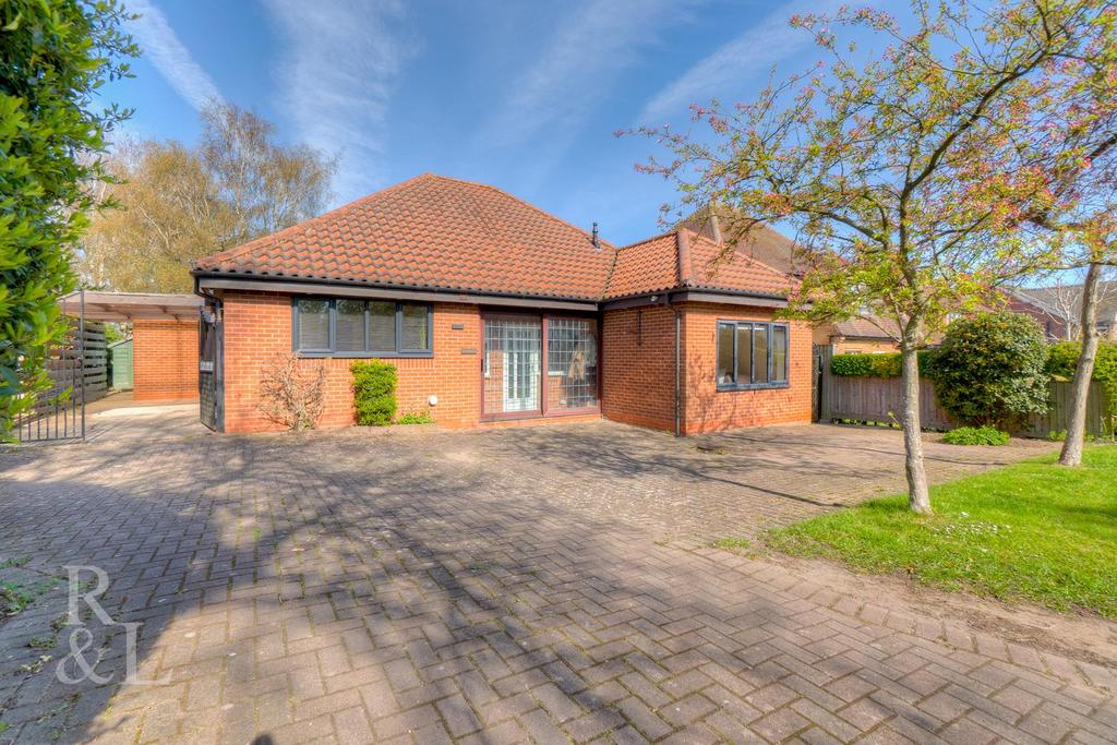 Park Road, Plumtree Park, Keyworth 2 bed detached bungalow for sale - £ ...