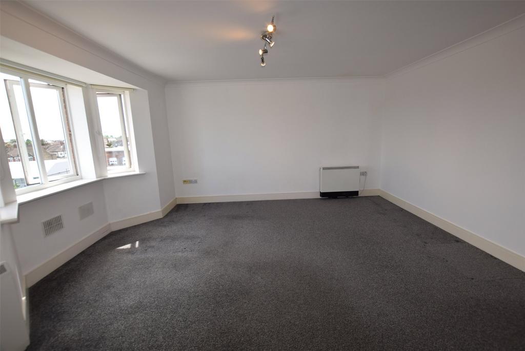 Omega Court, Romford RM7 2 bed apartment to rent - £1,550 pcm (£358 pw)