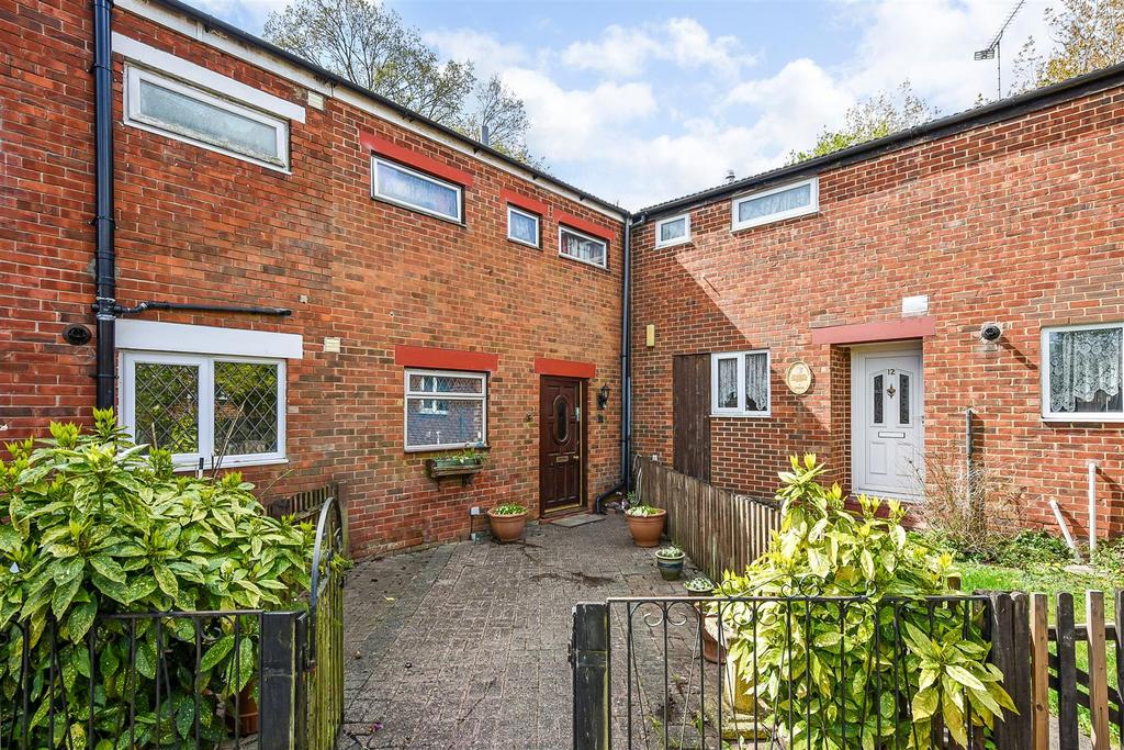 Avon Court, Andover 4 bed terraced house for sale - £250,000