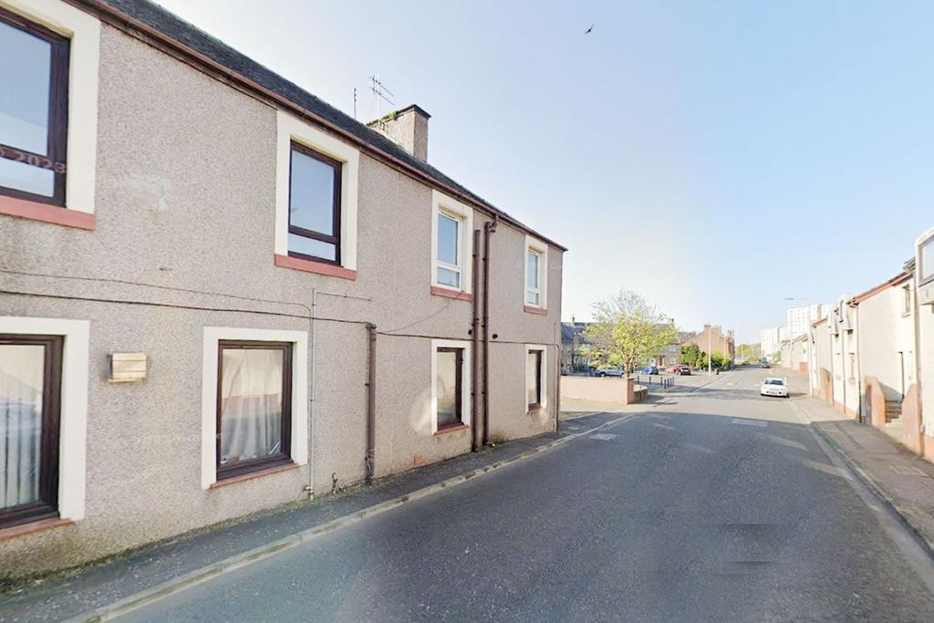 High Street, Methil, Fife KY8 2 bed flat - £27,900