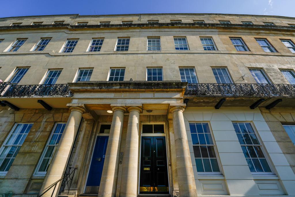 Lansdown Crescent 1 bed apartment - £260,000