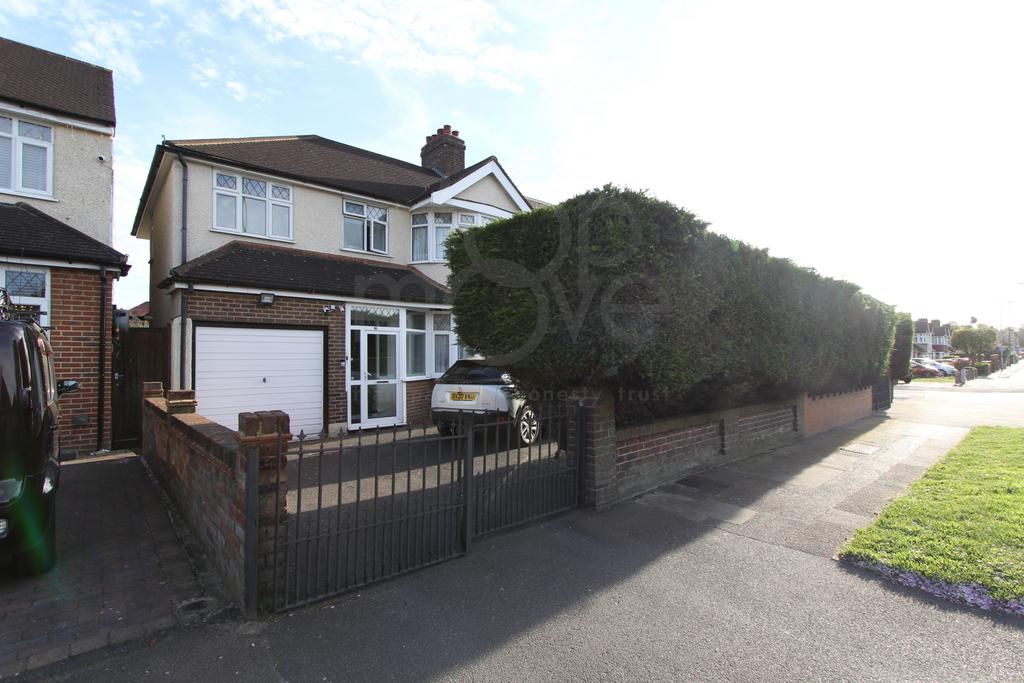 Croydon Road, Beddington, CR0 4 bed house - £2,800 pcm (£646 pw)