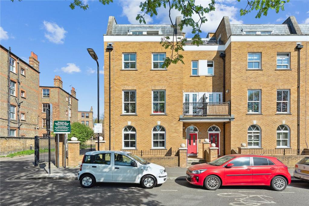 Clapton Square, London, E5 2 bed apartment for sale - £650,000