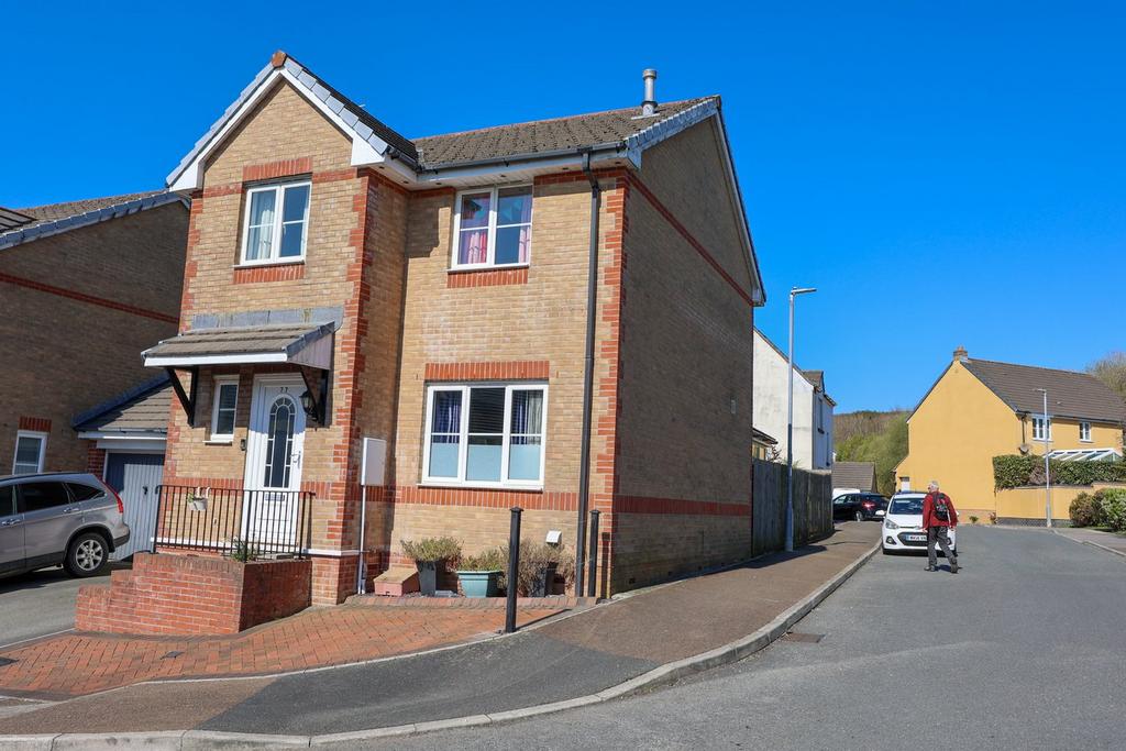 Larcombe Road, St Austell, PL25 3 bed link detached house - £299,950