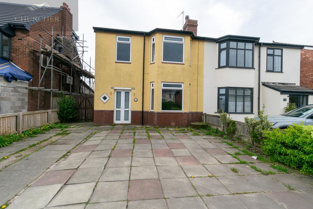 Burscough, Ormskirk L40 3 bed semi-detached house for sale - £300,000