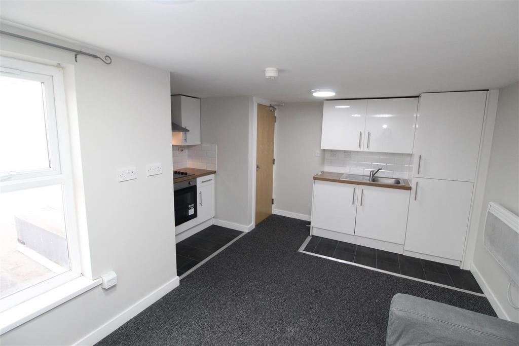 Lower Cathedral Road, Cardiff CF11 1 bed flat - £845 pcm (£195 pw)