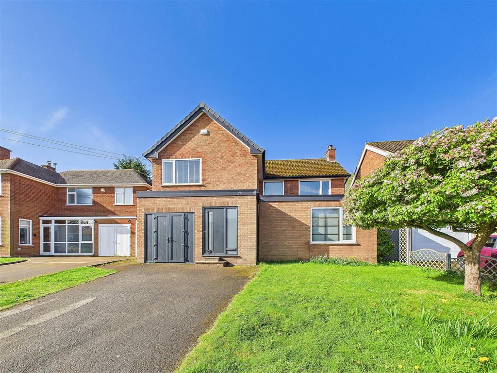 The Leasowe, Lichfield 4 bed detached house for sale - £575,000