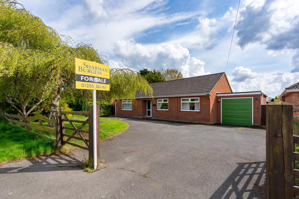 Horbling Lane, Stickney, Boston, PE22 3 bed detached bungalow - £195,000