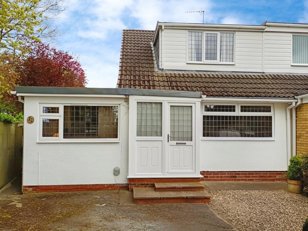 Oak Close, Beverley, HU17 9RG 4 bed semi-detached bungalow - £225,000