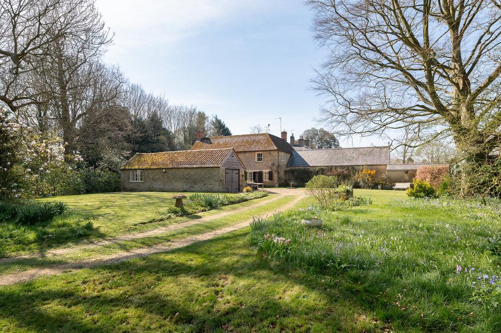 The Avenue, Bletsoe, Bedfordshire, MK44 4 bed link detached house for ...