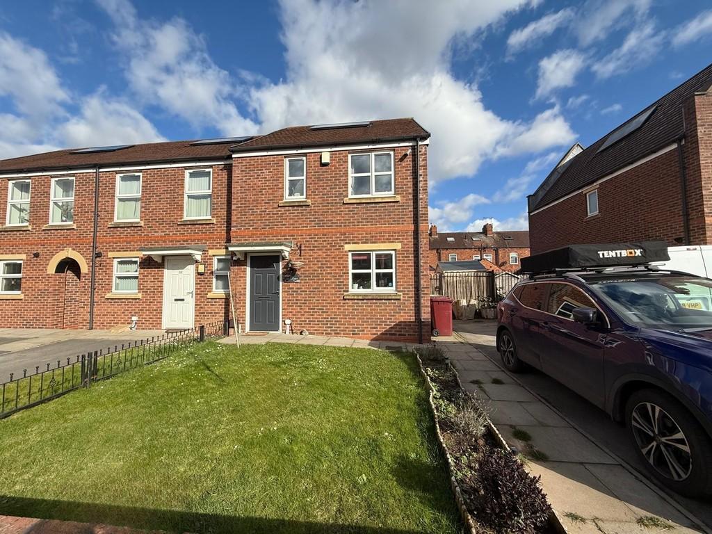 Church Drive, Shirebrook 3 bed end of terrace house - £925 pcm (£213 pw)