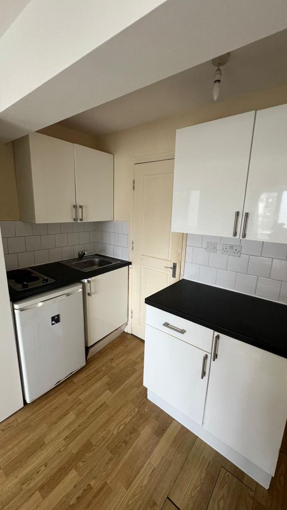 11 Sinclair Road, London, W14 Studio to rent - £1,105 pcm (£255 pw)