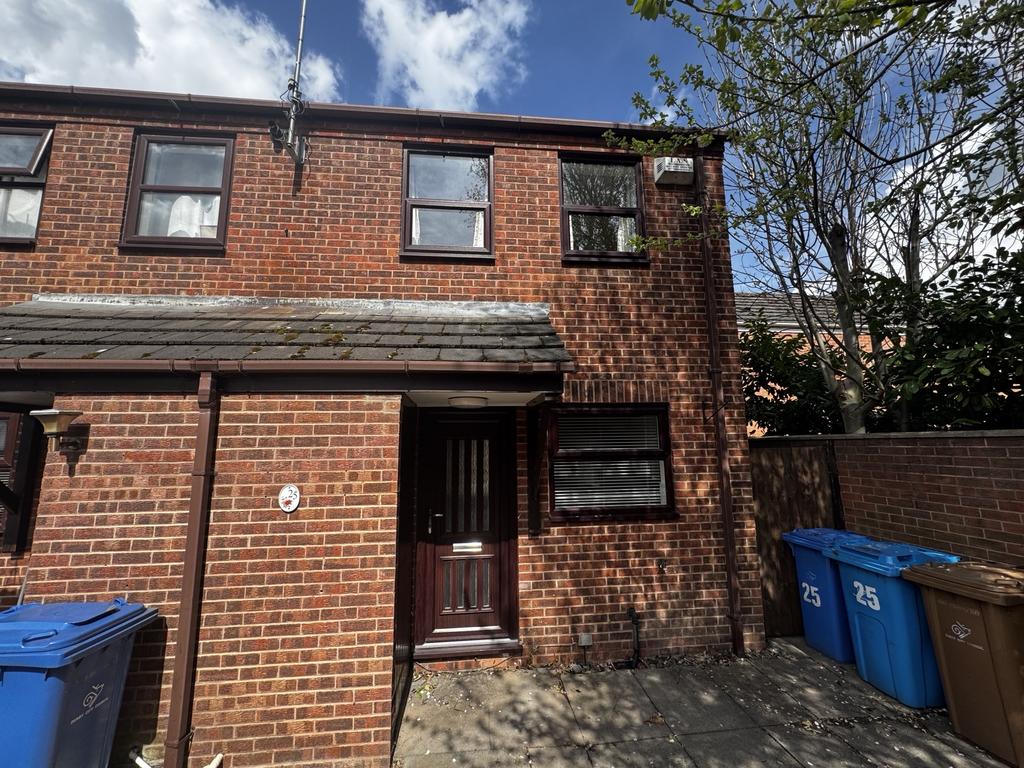 College Mews, Derby, DE1 2 bed semi-detached house - £875 pcm (£202 pw)