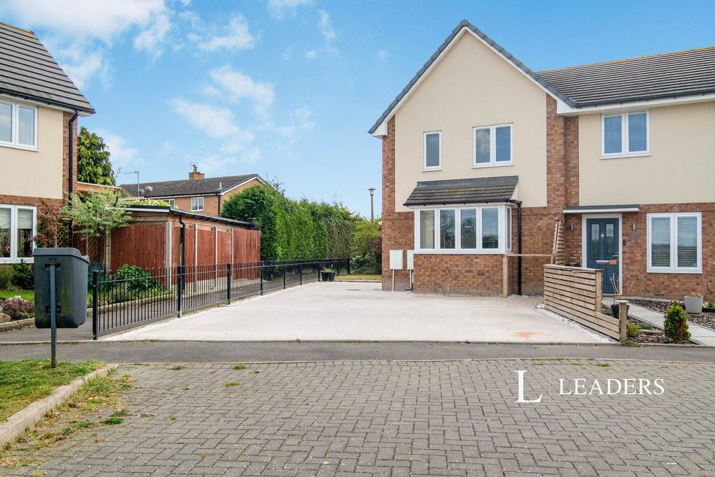 Withy Trees, Evesham, WR11 3 bed semi-detached house - £1,350 pcm (£312 pw)