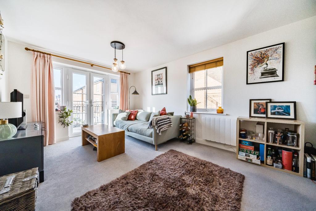 Sayers Way, Erith, Kent, DA8 2 bed apartment - £290,000