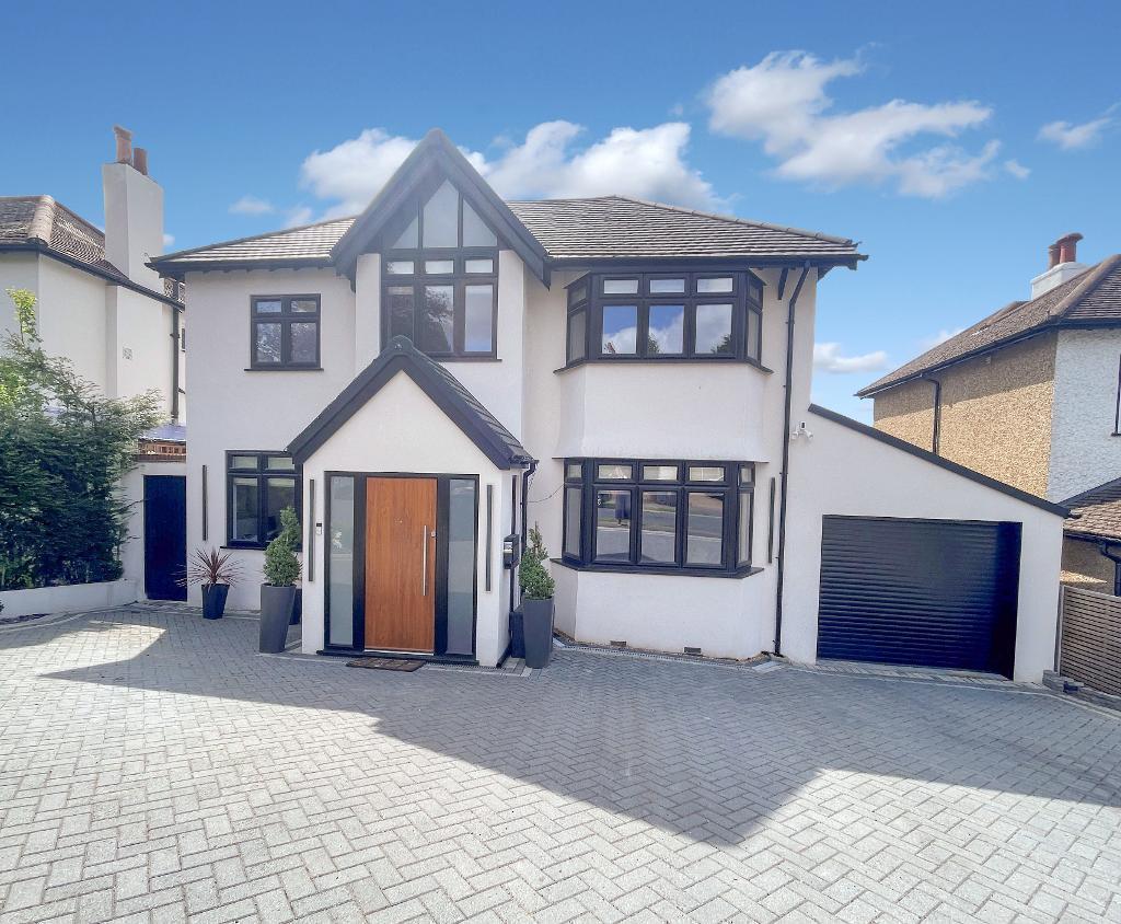 Briton Hill Road, Sanderstead... 4 bed detached house - £1,100,000