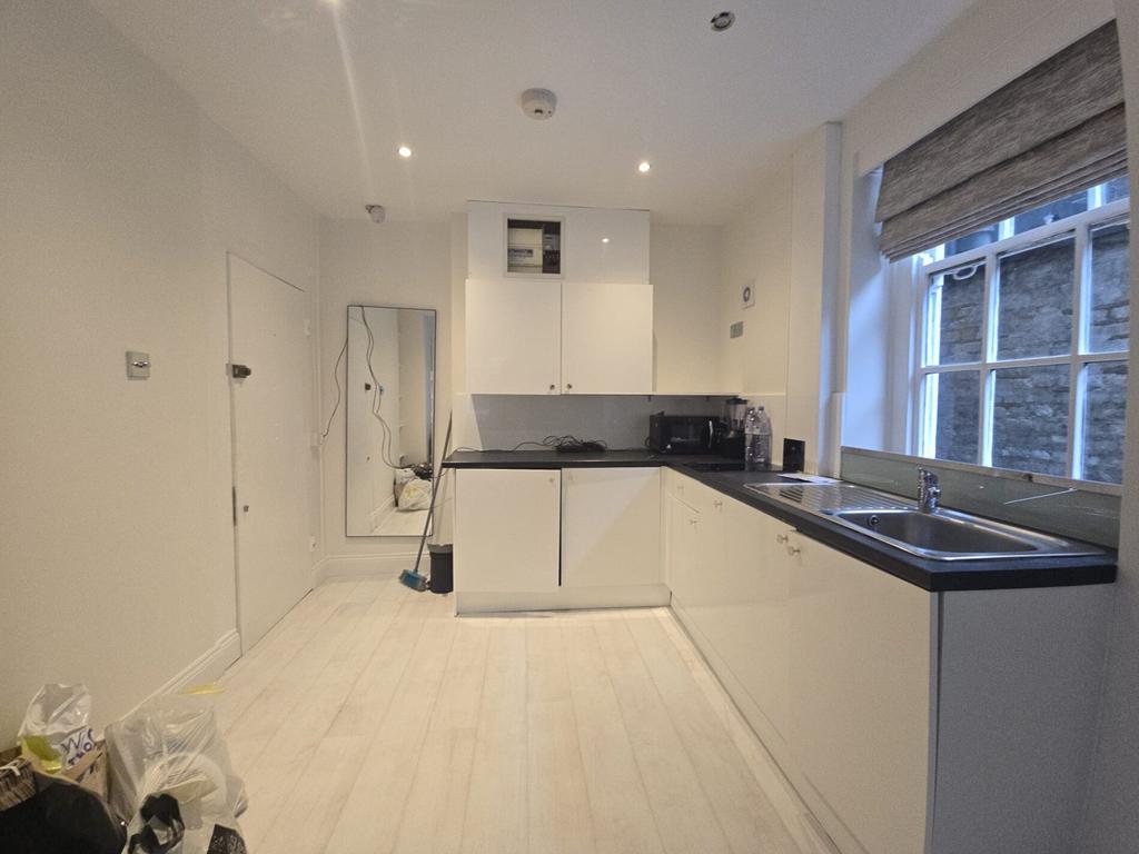 Bray House, Duke of York Street... 1 bed flat to rent - £2,300 pcm (£ ...