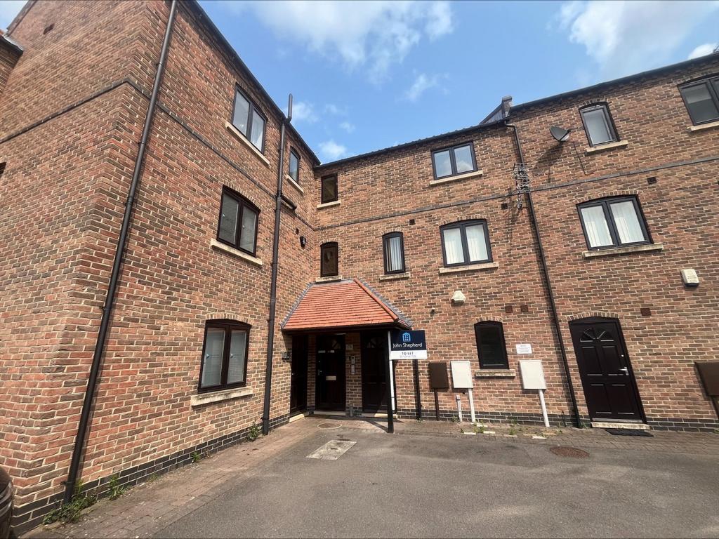 Linley Court, Bingham, Nottingham... 1 bed flat to rent - £750 pcm (£ ...