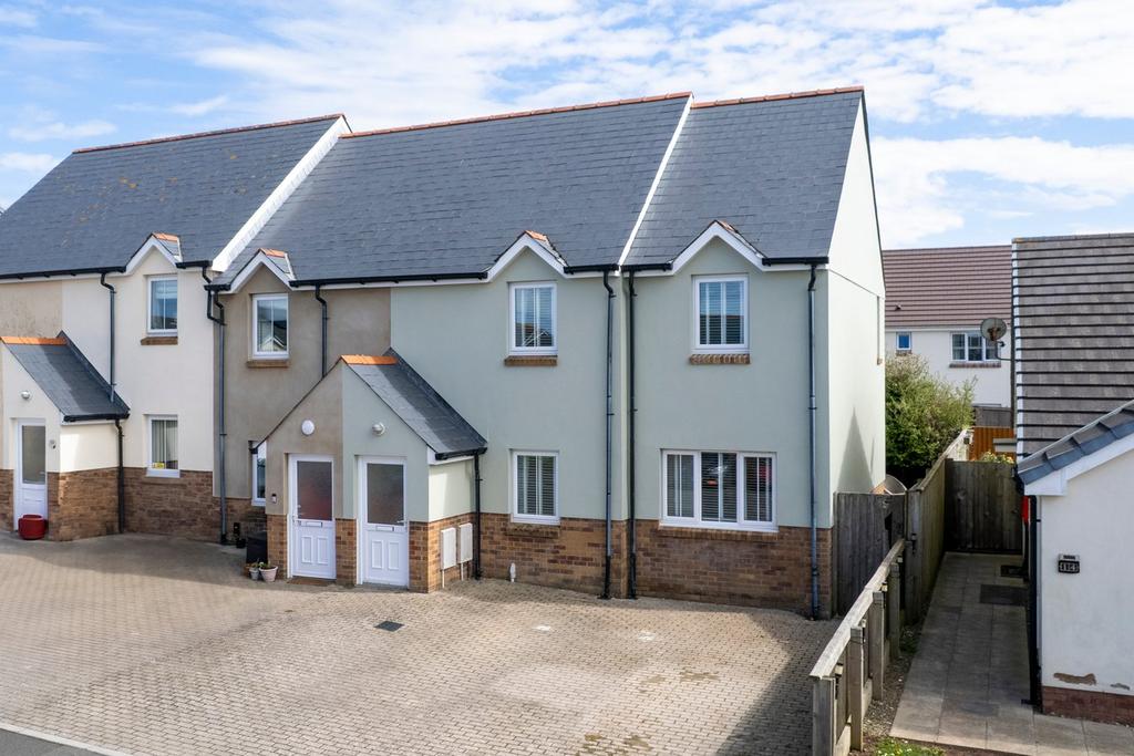 Brook Close, Milford Haven SA73 3 bed end of terrace house - £185,000