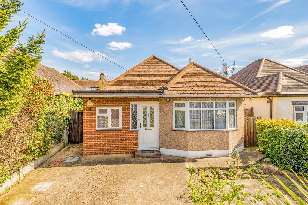 Downs Avenue, Pinner, Middlesex 3 bed bungalow - £685,000