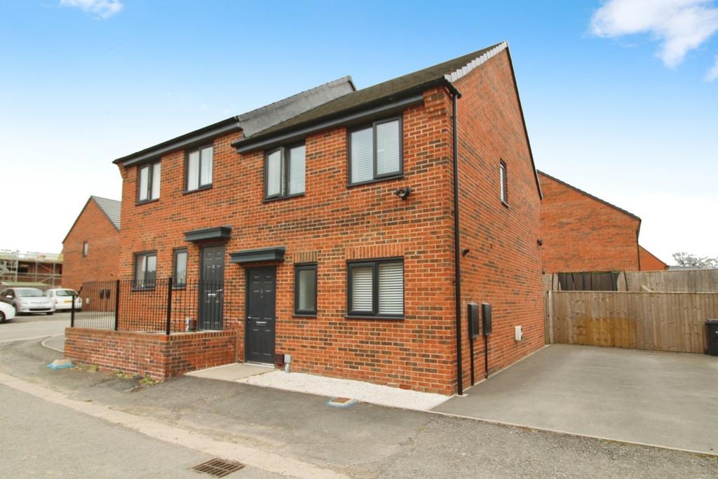 Calla Grove, Leeds LS14 3 bed semi-detached house - £260,000