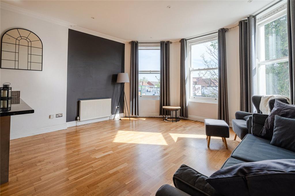 Streatham High Road, London, SW16 2 bed apartment for sale - £400,000