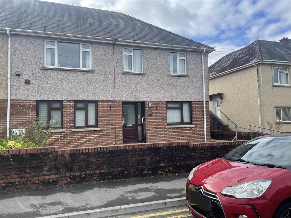 Heol Wallasey, Ammanford SA18 2 bed flat - £750 pcm (£173 pw)