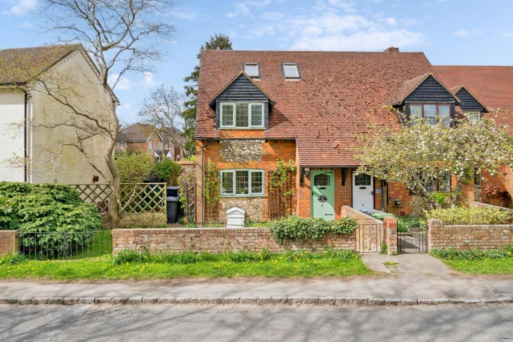 Lower Icknield Way, Princes... 2 bed end of terrace house - £450,000