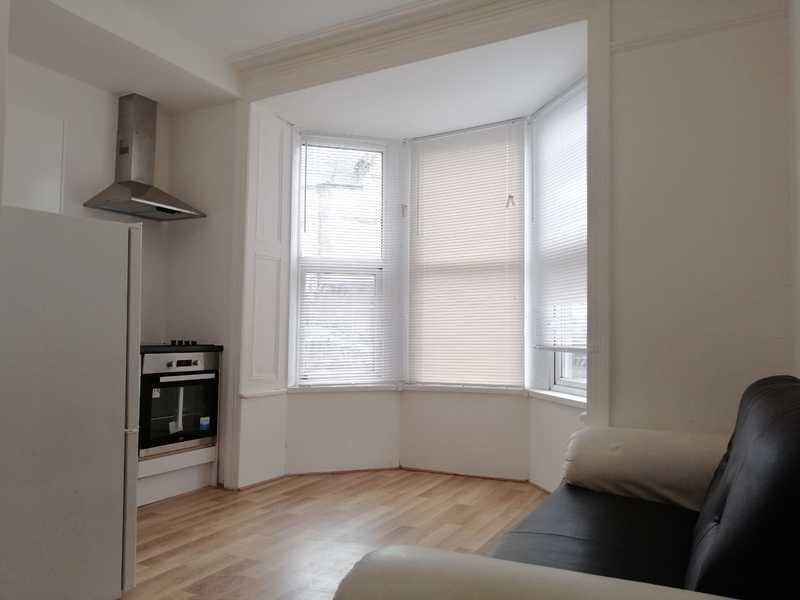 Salisbury Road, Cathays, Cardiff 1 bed flat - £910 pcm (£210 pw)