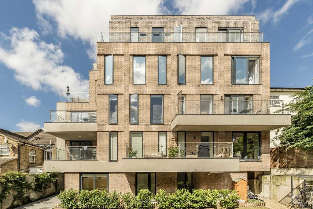 Upper Tooting Road, London SW17 2 bed flat - £530,000