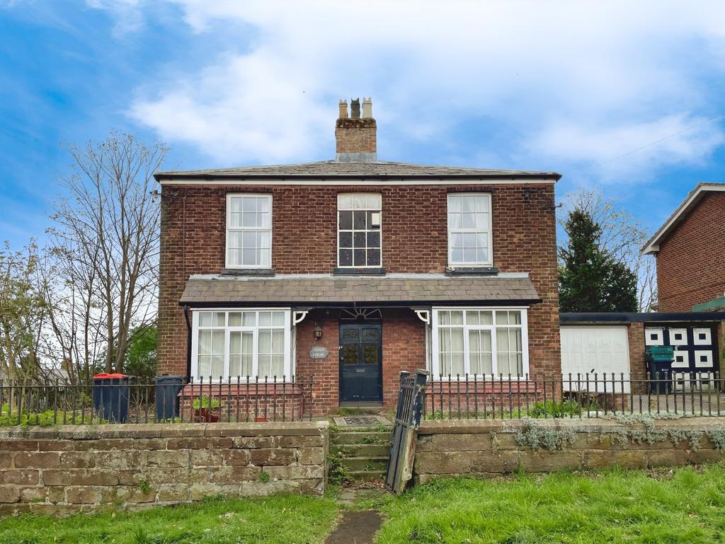 The Square, Ince, Chester, Cheshire, CH2 3 bed detached house - £230,000