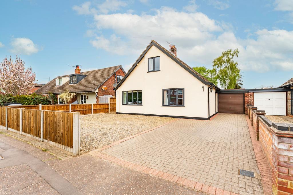 Post Office Road, Frettenham 4 bed chalet for sale - £425,000